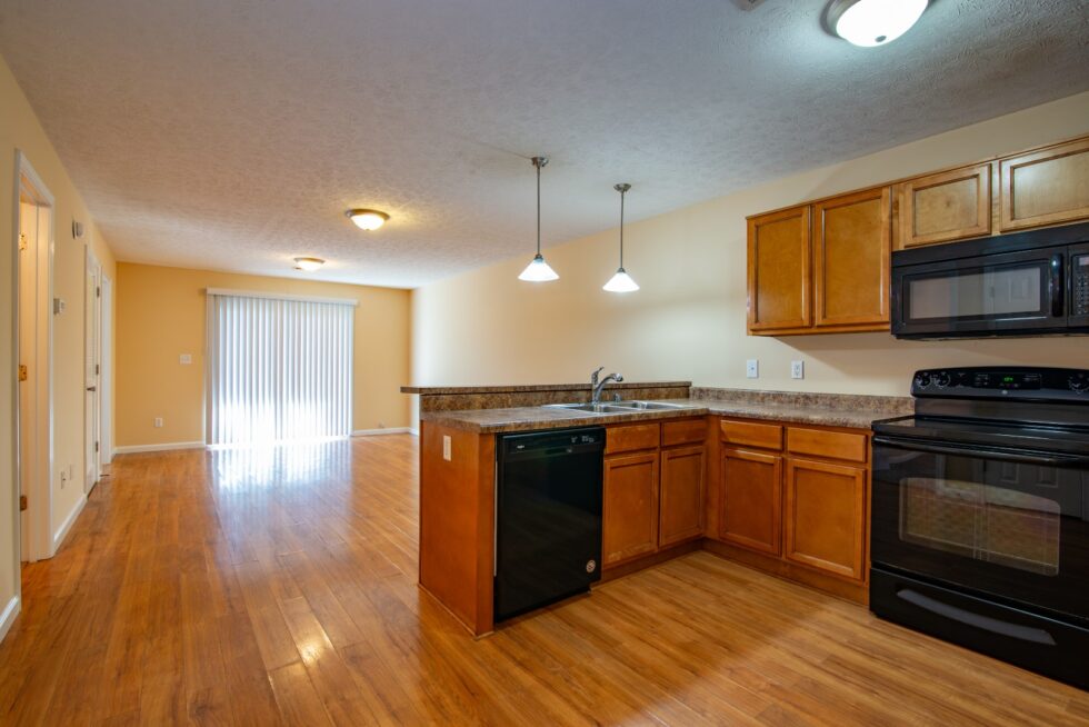 2 Bedrooms - Etown Apartments